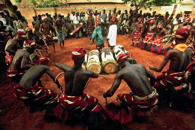 VaDoma, the Ostrich Tribe with Rare ‘Two-Toes’ – MOMO AFRICA