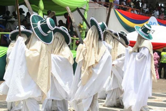VaDoma, the Ostrich Tribe with Rare ‘Two-Toes’ – MOMO AFRICA